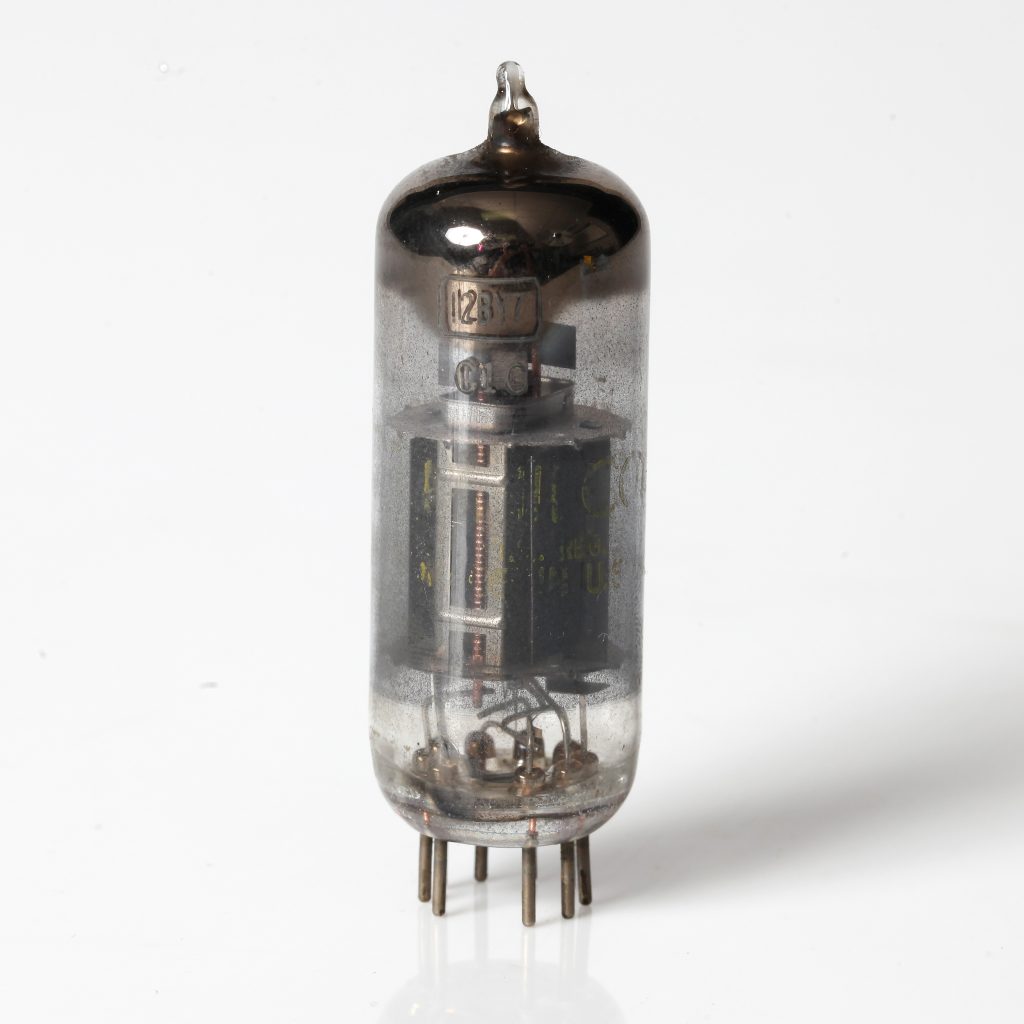 Válvula 12BY7A – SYLVANIA – Hobbytools – Ferramentas para hobbistas